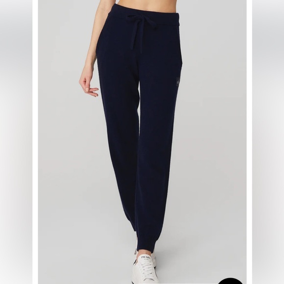 ALO Yoga | Pants & Jumpsuits | Alo Yoga Black Textured Fabric | Poshmark